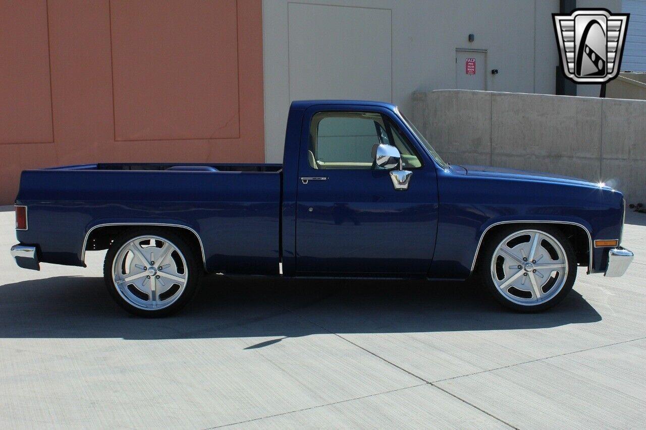 1983 GMC C10 Square Body @ Custom trucks for sale