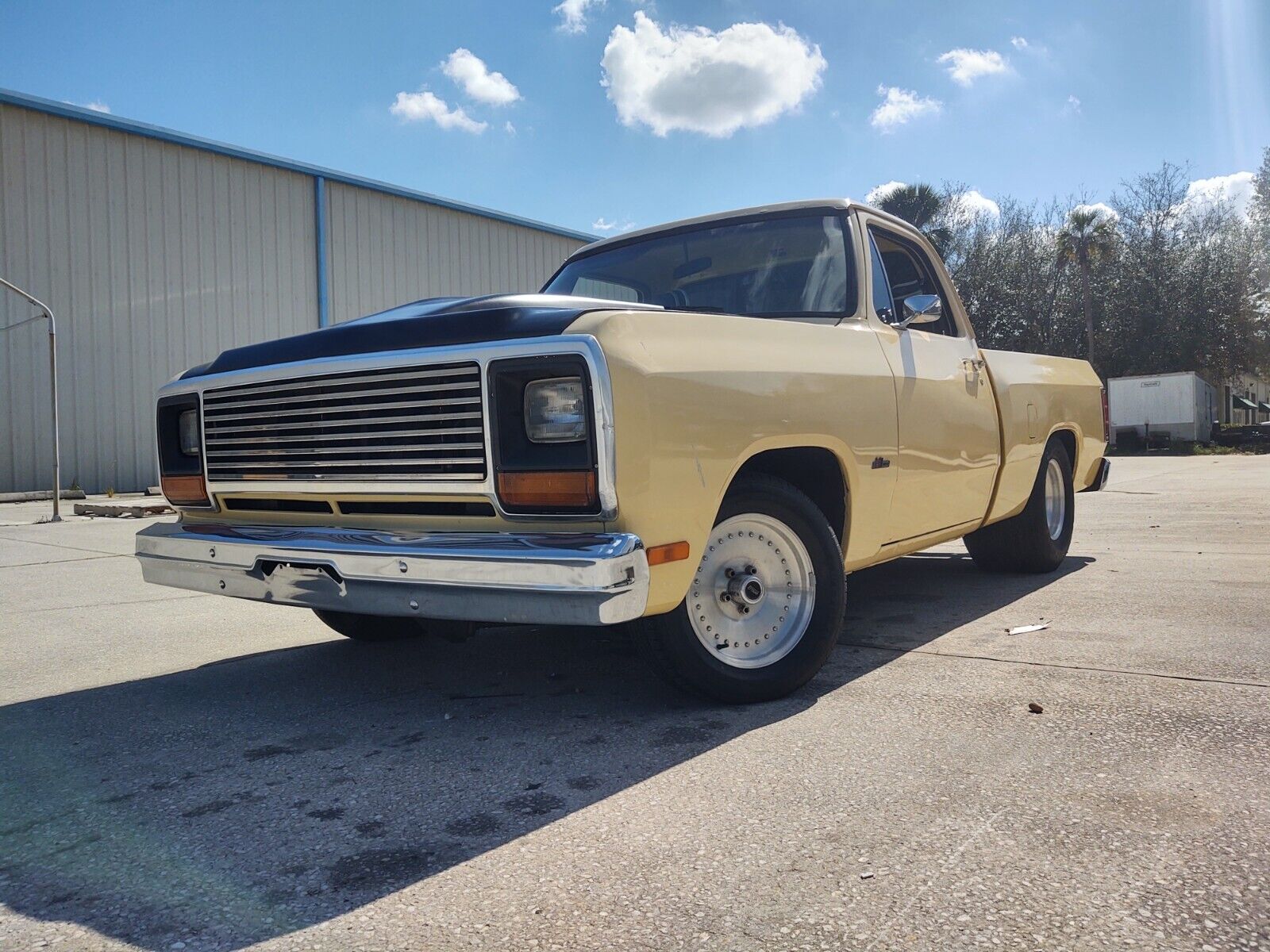 1985 Dodge D100 short bed pick up hot rod for sale